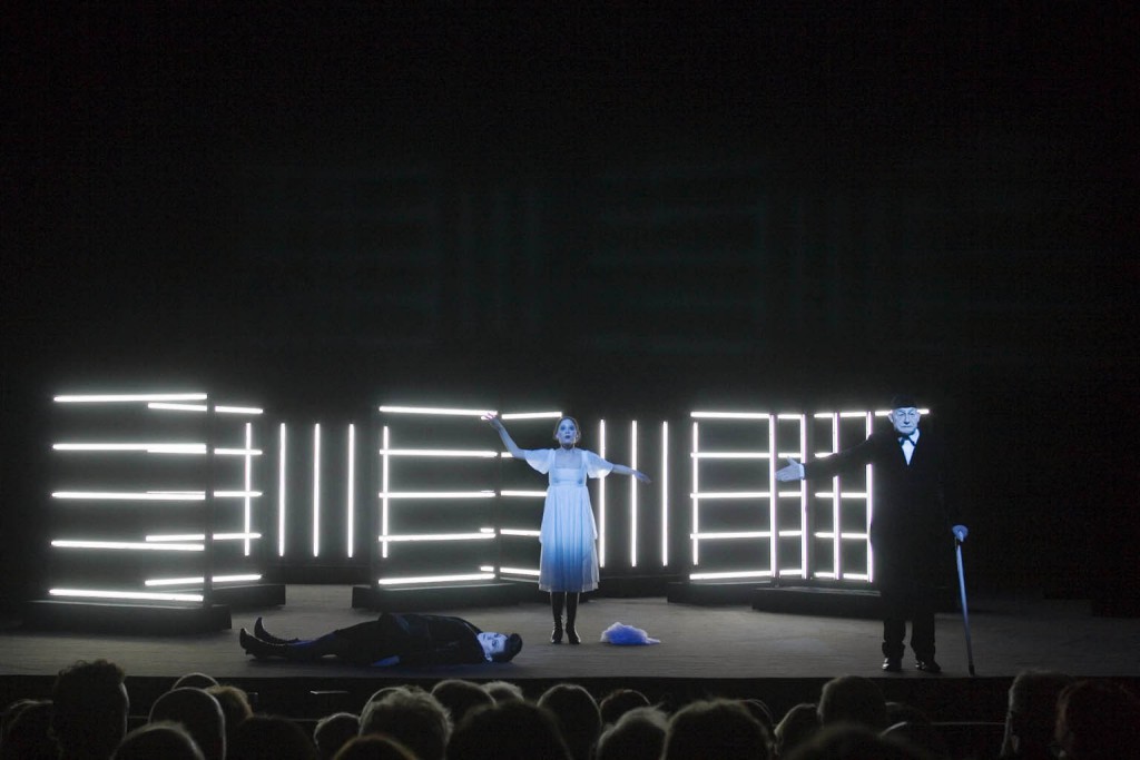 Berliner Ensemble Sonnets Stage B Farbe Und Licht Im Kontext